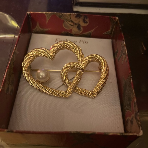 Jewelry | Vintage Gold Robe Toned Aai Faux Pearl Brooch | Poshmark